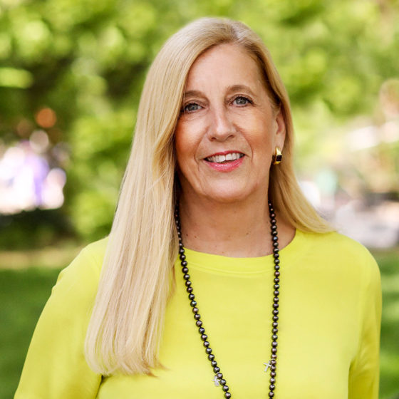 Making an Entrance: The Pros' Favorite Front Door Paint Colors ...