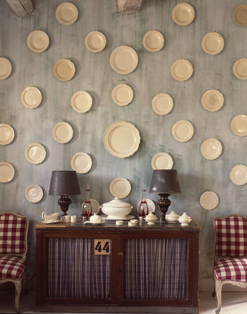 Try This at Home: Decorating With Plates – Frederic Magazine